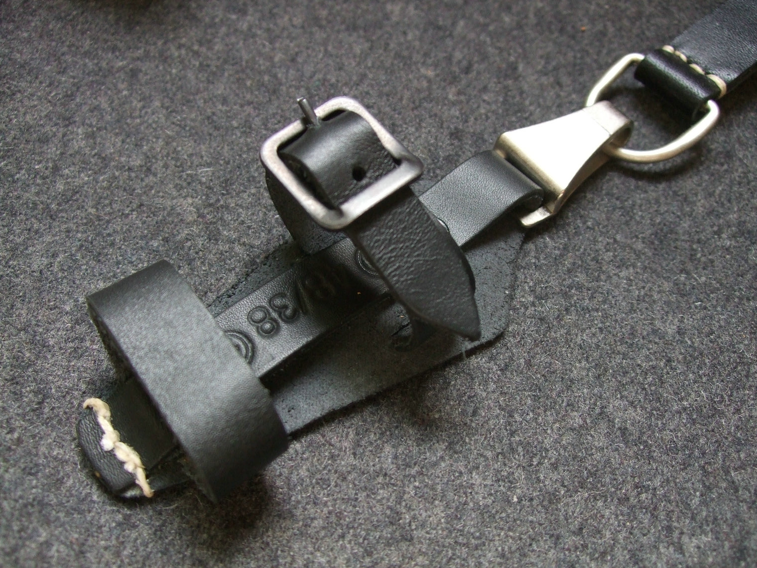 WW2 German ELite Vertical Dagger Hanger With D-Ring Black Leather Repr ...